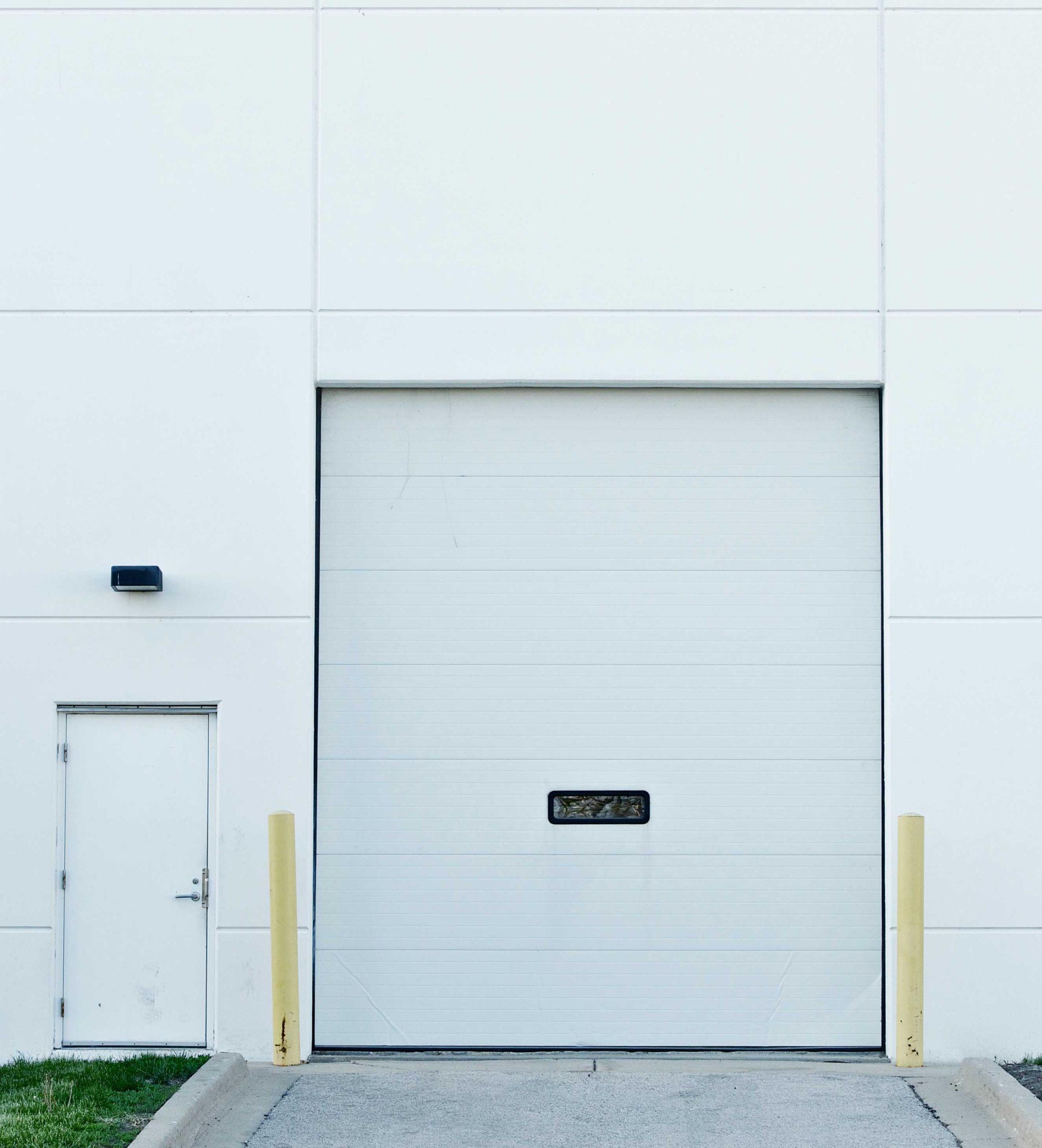 Puertas seccionales industriales en Sevilla | Framalux